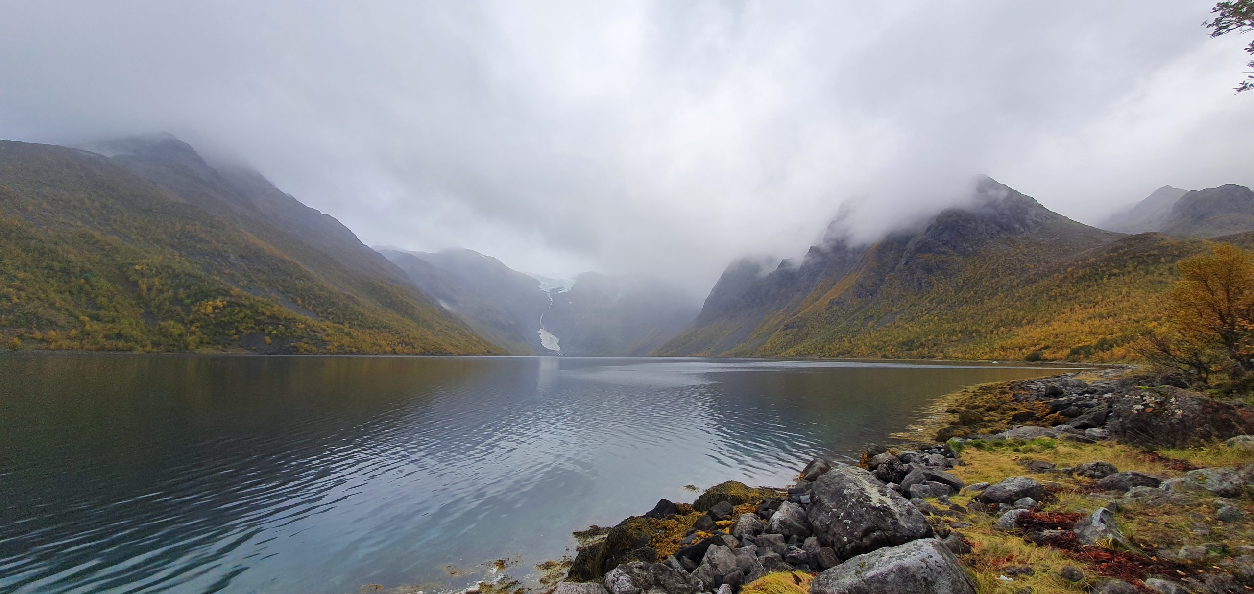 Gletsjer Innervikselva – Camper Busje